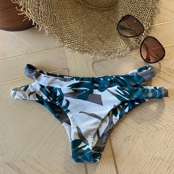 Mikoh Swim Mikoh Beautiful Retro Hawaiian Print Double Side Band Bikini Bottom Poshmark